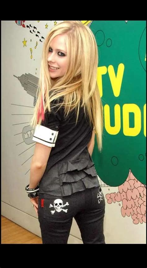 Avril Lavigne Cute Butt Scrolller