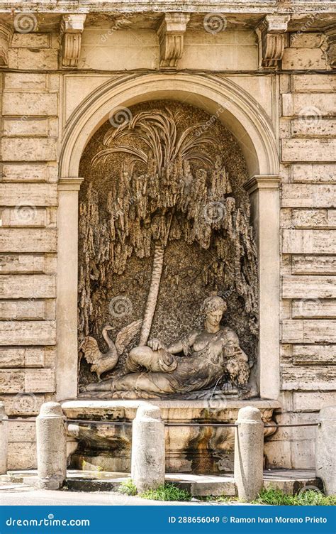 Escultura De La Diosa Juno En Las Cuatro Fuentes Roma Imagen De Archivo Imagen De Diosa