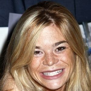 Ellen Muth Biography