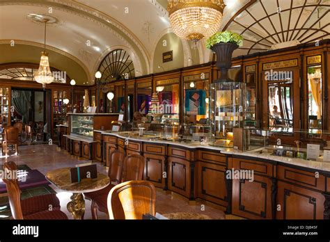 Gerbeaud Kaffeehaus Fotos Und Bildmaterial In Hoher Auflösung Alamy