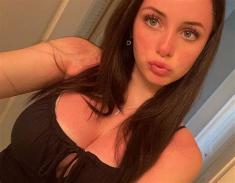 Sienna Black Top Bathroom Selfie Male43can