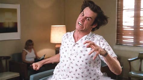 无厘头神探金凯瑞，为破案装疯卖傻，敌人没找出来先把队笑拉了 Youtube