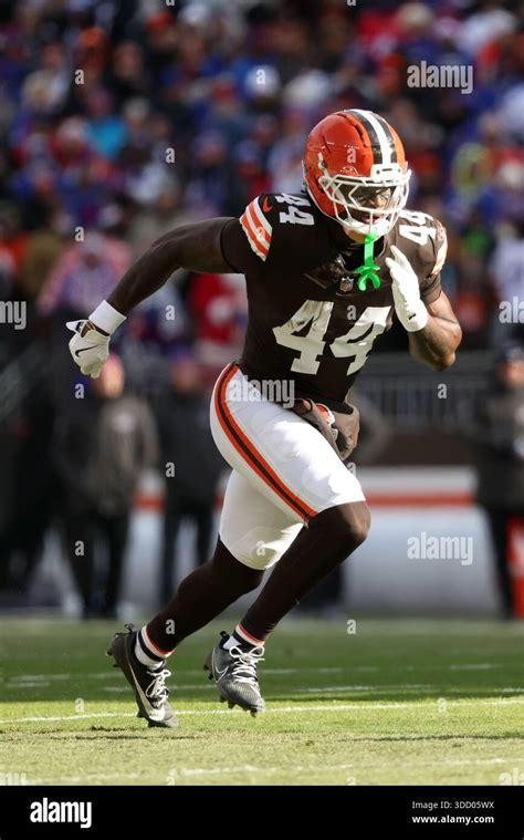 Cleveland Browns Tight End Harold Fannin Jr 44 Runs Up The Field During An Nfl Football Game
