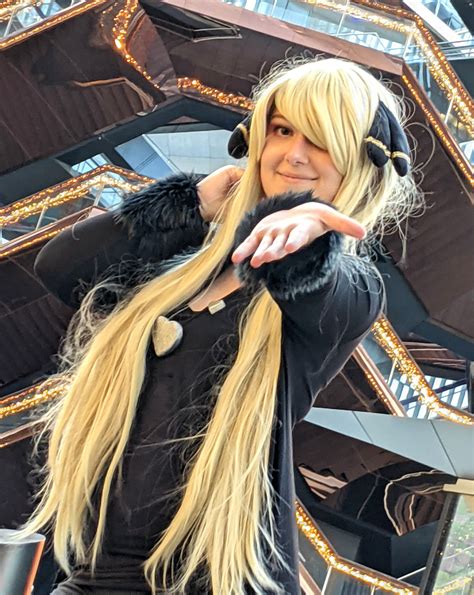 Pokemon Champion Cynthia