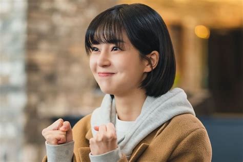 Baek Jin Hee Transforms Into A Rising Rookie In The Online Lecture World In New Weekend Drama