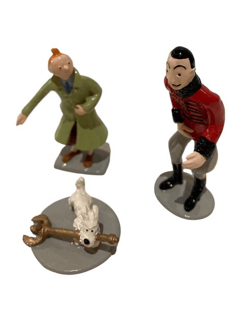 Collection Tintin Figurine And Albums Carré Darts
