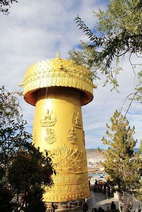 香格里拉世界最大转经筒高清图片下载 红动中国
