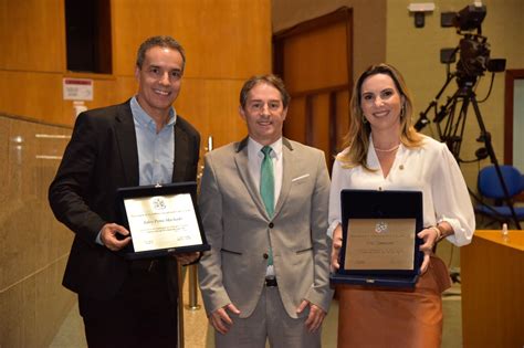 Destaque Capixaba Presidente Do Centrorochas Recebe Homenagem No