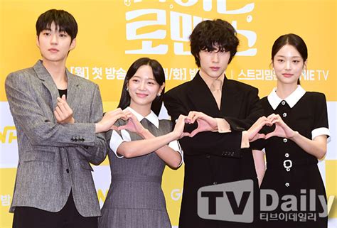 【影片】《酒醉罗曼史》发布会：李钟元and金世正互动超甜！满满爱心、将整个人包在怀中 Ksd 韩星网 韩剧