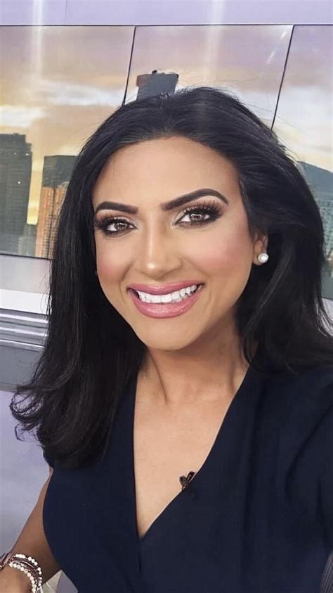 Syma Chowdhry 💋 R Mbilf