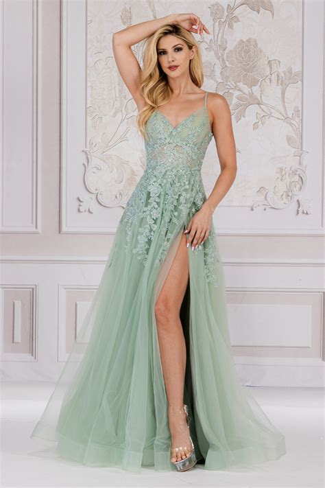 Vestido En Linea A De Tul Bordado En La Parte Superior Con Abertura En