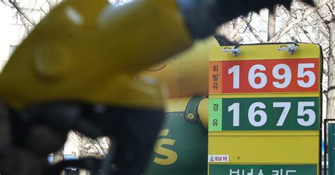 물가 꺾였지만 국제유가 깜짝 급등인플레·금리도 꿈틀