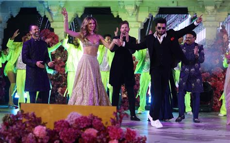 Jennifer Lopez Et Donald Trump Jr Assistent Au Mariage Indien De L