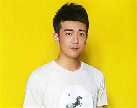 五款帅气干净的男生短发发型，提升颜值！ 搜狐大视野 搜狐新闻