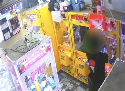 娃娃機店不夾直接偷 男子遭逮員警一手勢讓他全招了