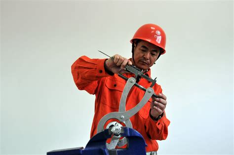 孙云峰平凡岗位上的坚守与奉献 用匠心铸就带电作业领头羊凤凰网浙江 凤凰网