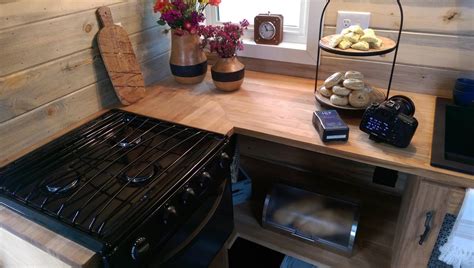 Tiny Sky House Une Tiny House Avec Terrasse Et Balcon Tiny House France