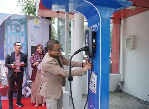 Dukung Ekosistem Kendaraan Listrik Spklu Di Hotel Santika Medan Diresmikan
