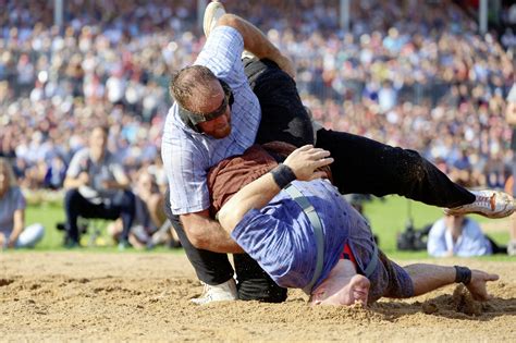Der Schweizer Bauer Joel Wicki Ist Schwingerkönig
