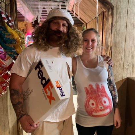 35 Scary Good Pregnant Halloween Costumes Pregnant Halloween Funny