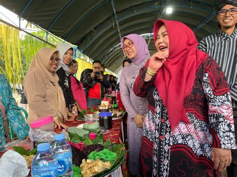 Festival Cenil Meriahkan Hut Ke 42 Desa Kota Bangun Iii 70 Loyang