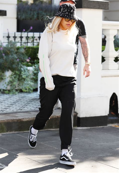Blake Lively Wore 65 Sneakers With Great Nordstrom Reviews Who What Wear