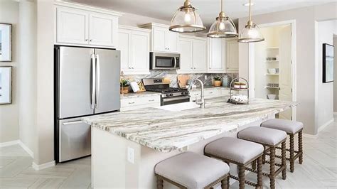 18153 W Hiddenview Dr Goodyear Az 85338 ®