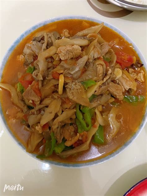 【蘑菇炒肉的做法步骤图，蘑菇炒肉怎么做好吃】姓李下厨房
