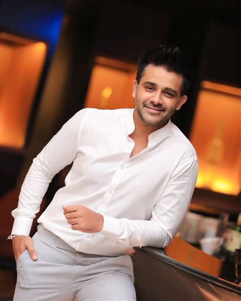 ඒ දෙන්නගෙ ආදරේ සාරංග දිනක්ෂි යුවළ කොහෙද මේ ගිහින් තියෙන්නේ