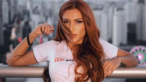 Fernanda Campos A Amante De Neymar Posa Completamente Nua Na Cama E Revela Tatuagem íntima