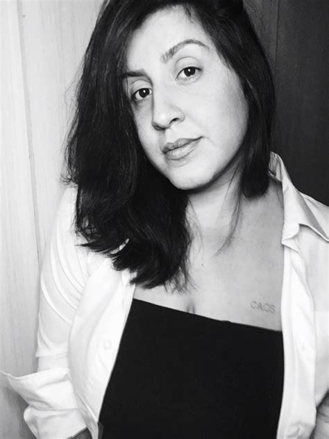 Débora Prado Medium