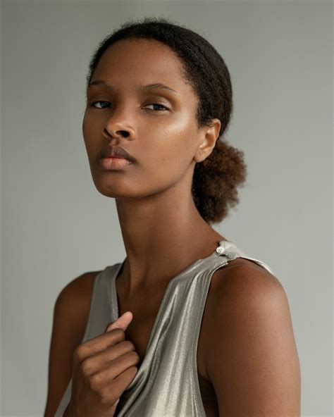 Thaina Oliveira Model Management