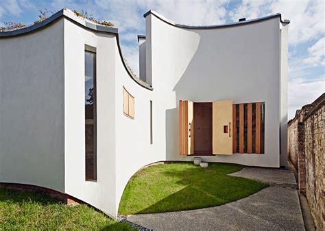 House For A Pianist By David Sheppard Features Fluted Outer Walls