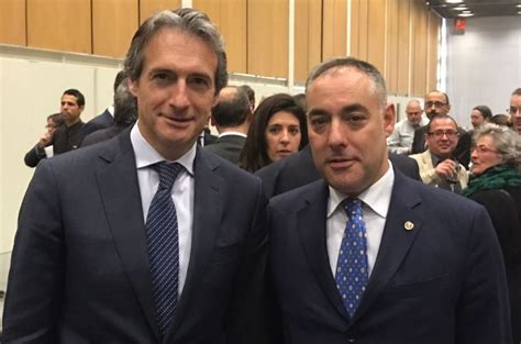 Ignacio Rubio Con El Ministro De Fomento Íñigo De La Serna En Jornadas Conectados Al Futuro
