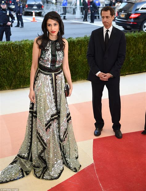 Huma Abedin Smiles In The Hamptons With Hillary Clinton Before Husbands Sext Scandal Daily