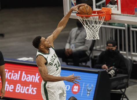 [100 ] Giannis Antetokounmpo Pictures