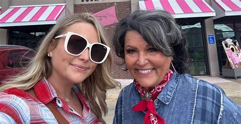 Miranda Lambert Shares A Look At Her Hometown Visit With Her Mom