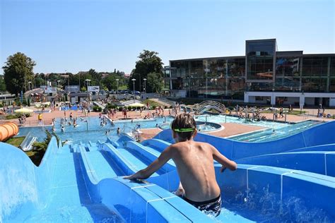 Baseny Zewnętrzne W Kaliskim Aquaparku Z Podgrzewaną Wodą Zapraszamy