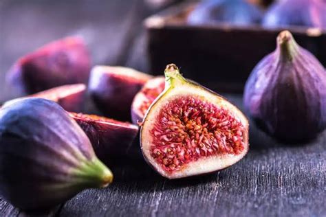 الفاكهة المقدسة لماذا يجب علينا تناول التين باستمرار؟