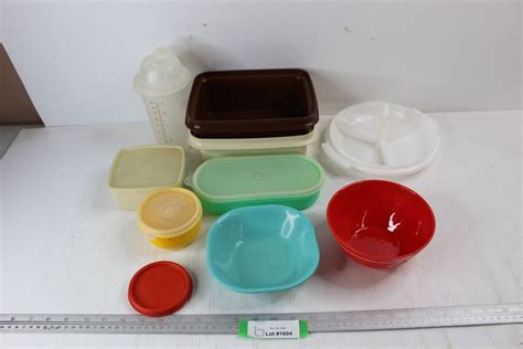 Lot Of Various Tupper Ware Containers Extra Lid Bodnarus Auctioneering