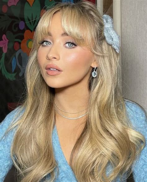 Sabrina Carpenter Style De Cheveux Idée Coiffure Cheveux Long