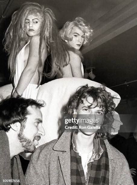 Sandra Bernhard Night Photos And Premium High Res Pictures Getty Images