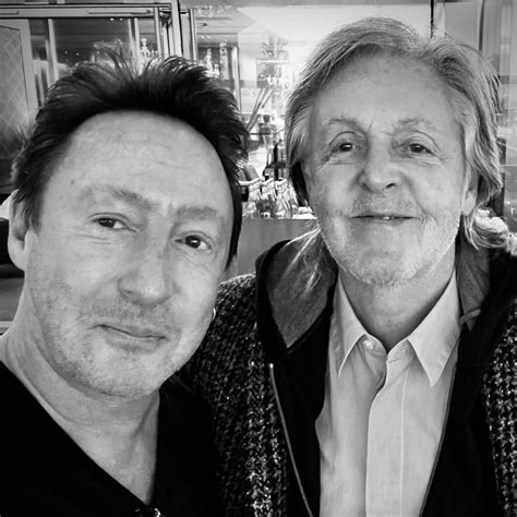 Julian Lennon Y Paul Mccartney Encuentro Casual En Heathrow Pyd