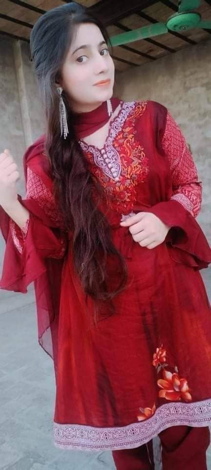 پیاری لڑکیاں اور پیارے لڑکے Facebook