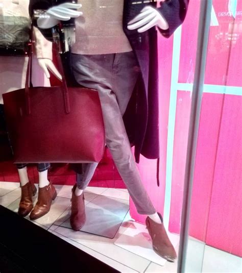 и маникены туда же