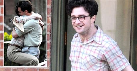 Daniel Radcliffe Quặp Chặt Trai Lạ Trên Phim Trường