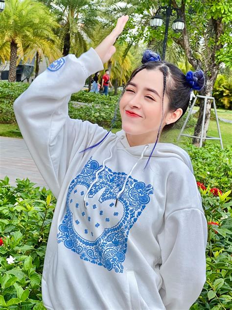 Đọ nhan sắc 2 nàng TikToker nhiều follow nhất Việt Nam mặt xinh dáng đẹp bảo sao hút fan thế