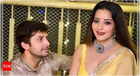 Vikrant Singh Shares An Adorable Photo With Monalisa On Her Birthday Bhojpuri Movie News