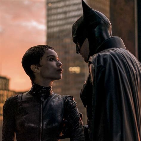 Catwoman And Batman Kiss Dark Knight Rises