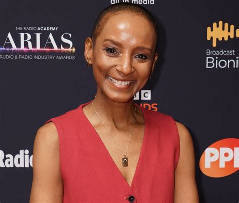 Adele Roberts In Bathing Suit Has Holiday Mode Activated — Celebwell